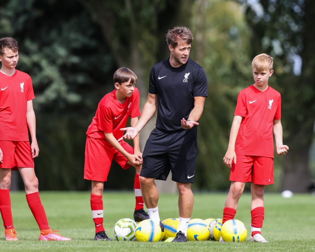 Training in grassroots football: what to do to become a coach