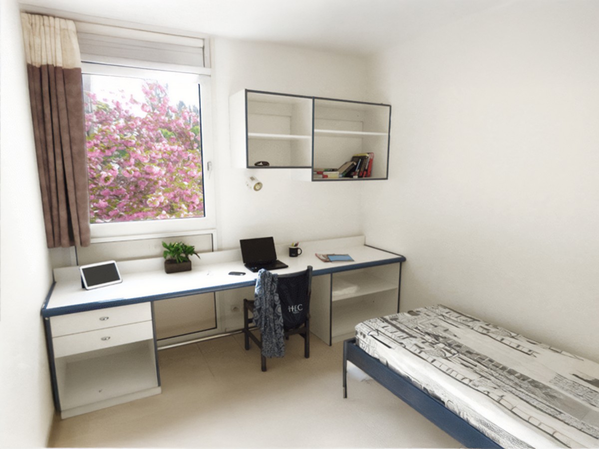 Paris Saint Germain soccer camp in France [PSG season_year]]