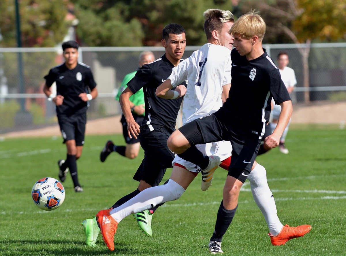 What Is A Box To Box Midfielder? Qualities, Drills, and More