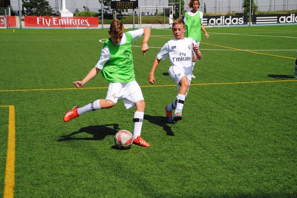 What Is A Box To Box Midfielder? Qualities, Drills, and More